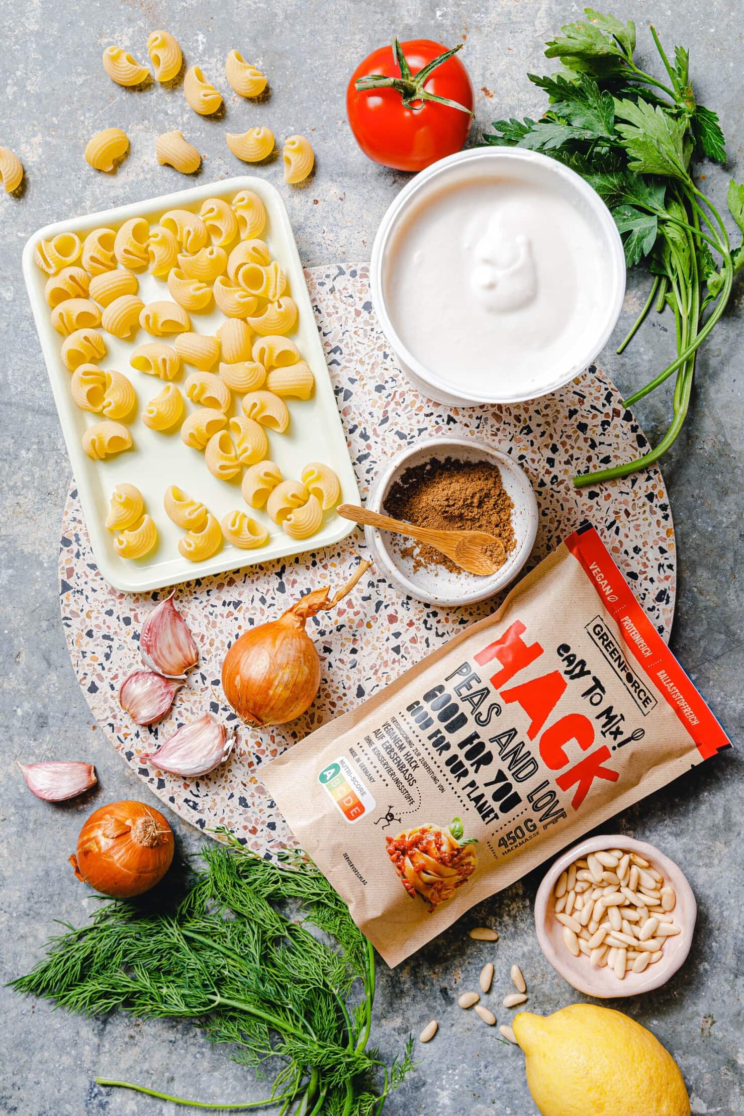 Macarona bil laban – arabische Pasta mit Joghurtsauce und veganem Hack ...