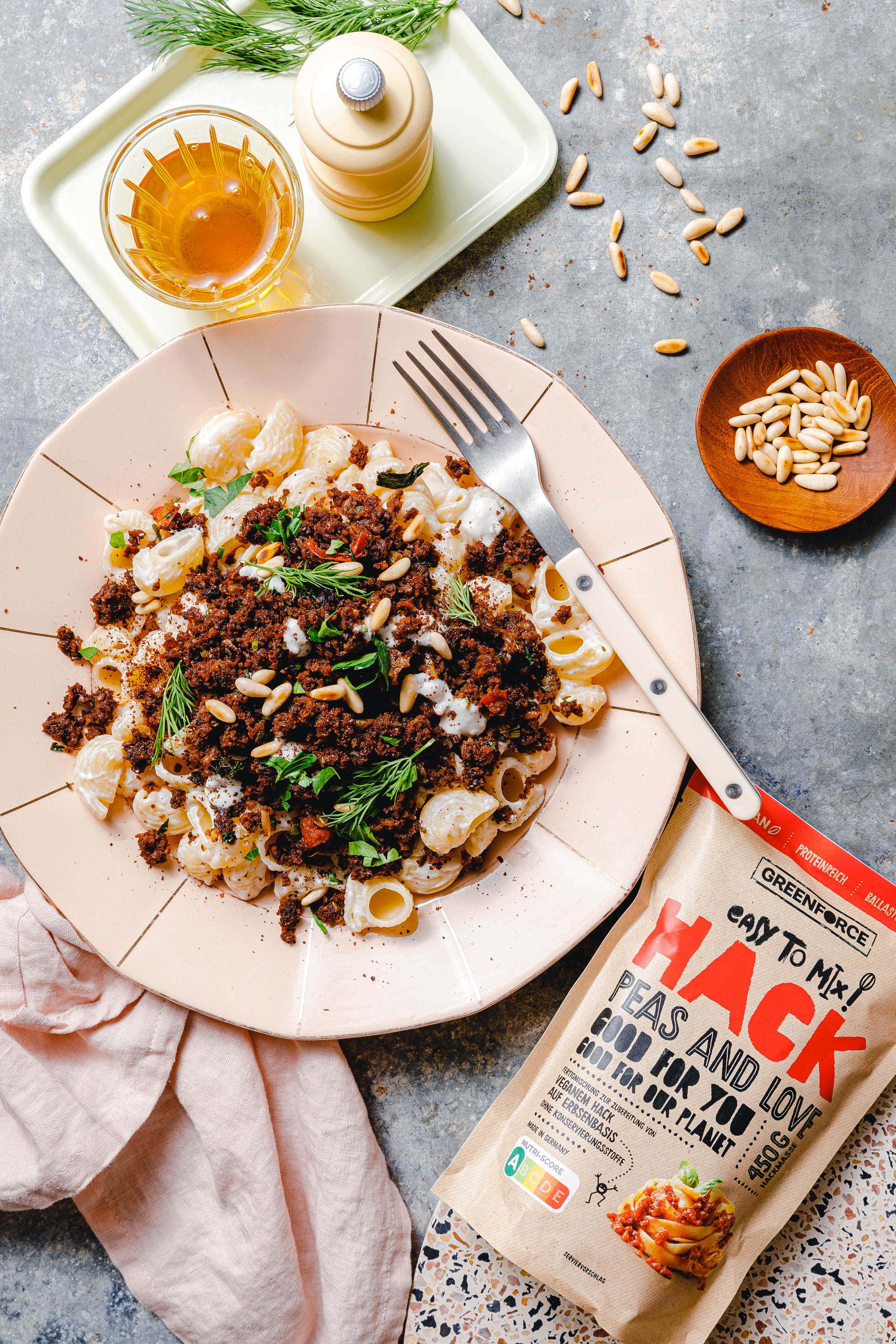 Macarona bil laban – arabische Pasta mit Joghurtsauce und veganem Hack ...