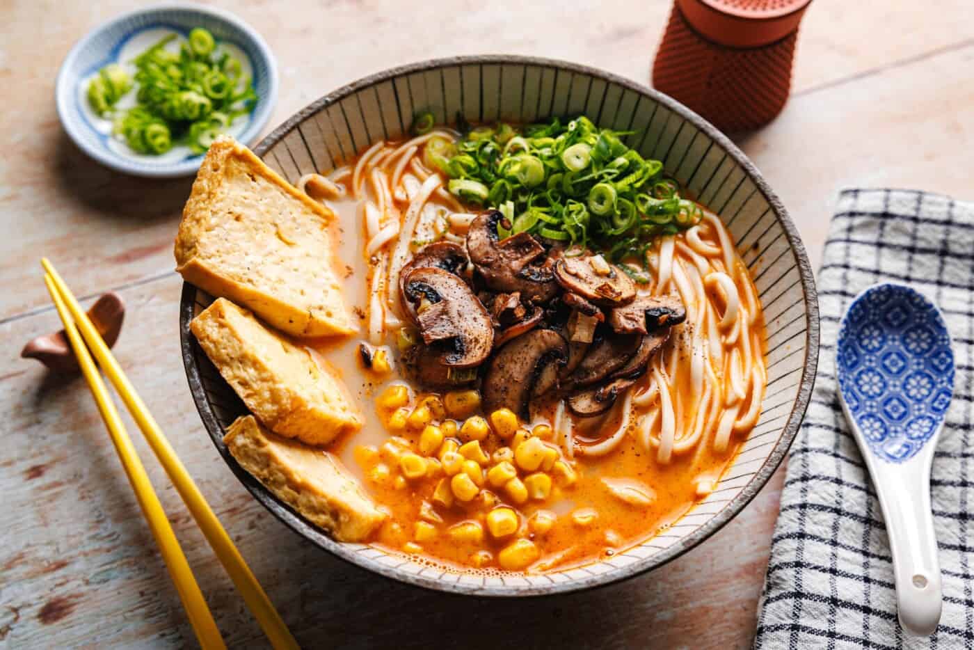 Vegane Tantanmen – cremig-scharfe Ramen · Eat this!